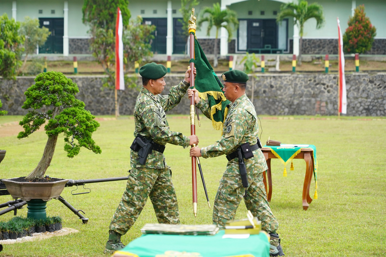 Pangdivif 2 Kostrad Pimpin Upacara Serah Terima Jabatan Pamen Satjar Divif 2 Kostrad - Surat-Kabar