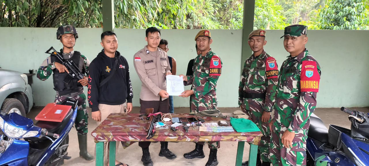 Satgas Pamtas RI-Malaysia Yonarmed 16/TK Gagalkan Penyelundupan Narkoba Dari Malaysia - Surat-Kabar